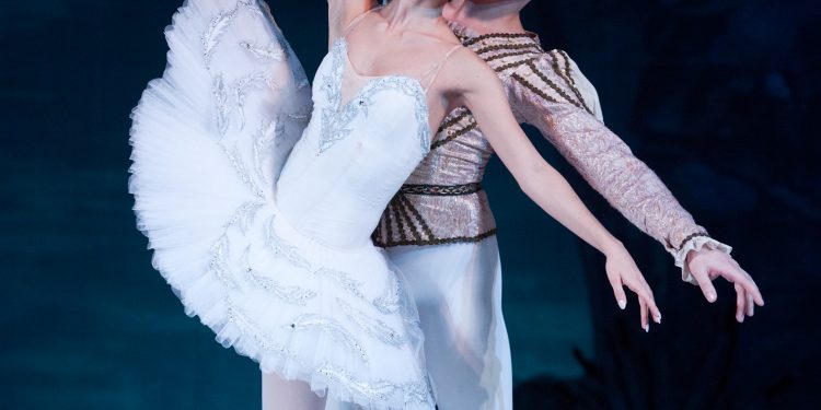 Η ΛΙΜΝΗ ΤΩΝ ΚΥΚΝΩΝ ΑΠΟ ΤΑ ΚΡΑΤΙΚΑ ΜΠΑΛΕΤΑ ΜΟΣΧΑΣ ΤΗΝ ΔΕΥΤΕΡΑ 4 ...