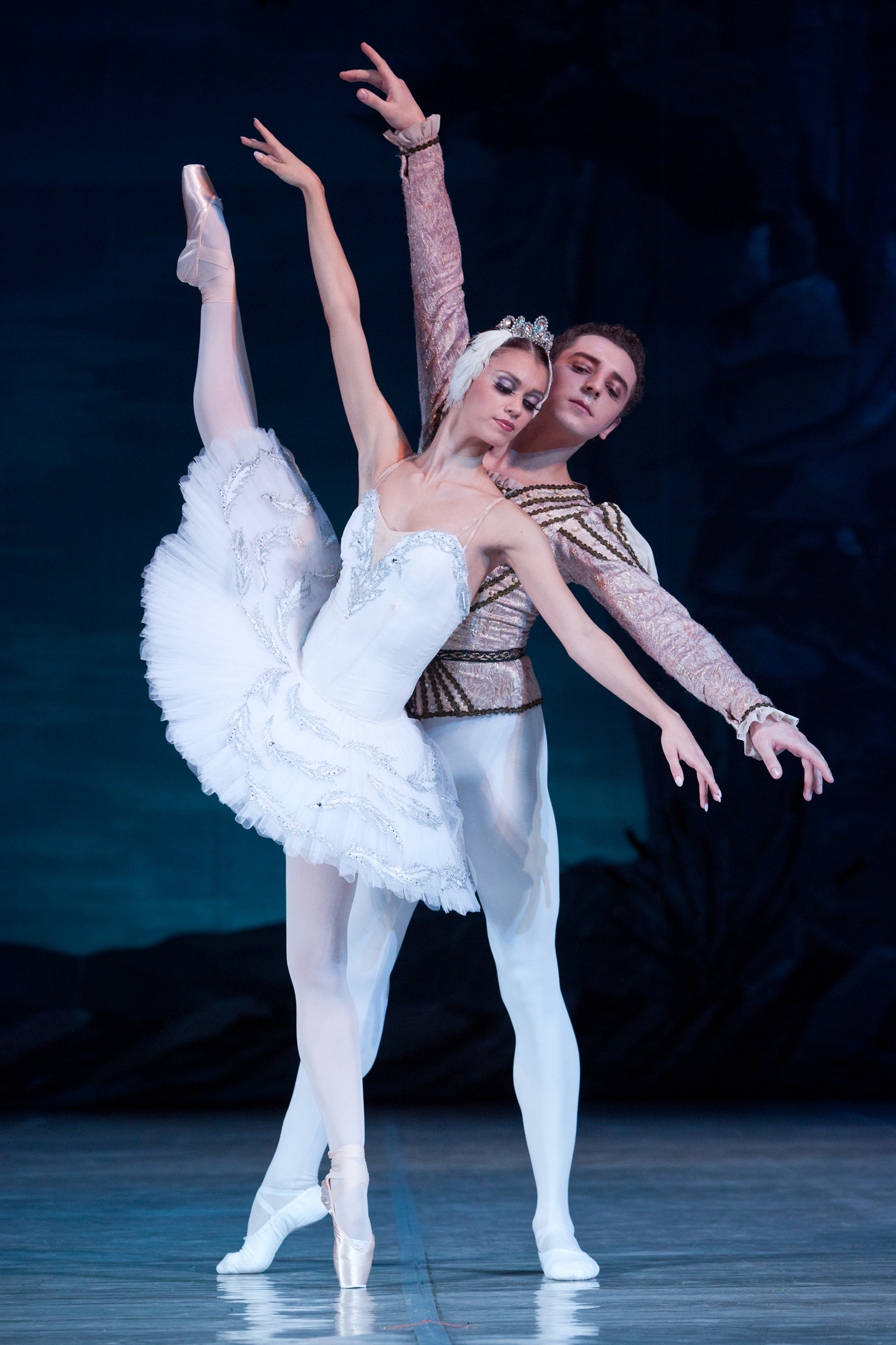 Η ΛΙΜΝΗ ΤΩΝ ΚΥΚΝΩΝ ΑΠΟ ΤΑ ΚΡΑΤΙΚΑ ΜΠΑΛΕΤΑ ΜΟΣΧΑΣ ΤΗΝ ΔΕΥΤΕΡΑ 4 ...