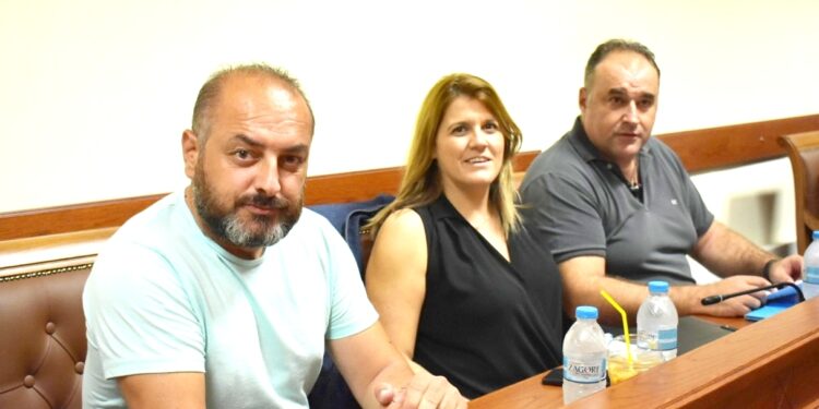 ΕΡΩΤΗΣΗ ΤΗΣ ΠΑΡΑΤΑΞΗΣ ΛΥΡΑΤΖΗ ΓΙΑ ΤΗΝ ΚΟΠΗ ΤΩΝ ΔΕΝΤΡΩΝ ΣΤΟ ΠΑΡΚΟ ΤΟΥ ...