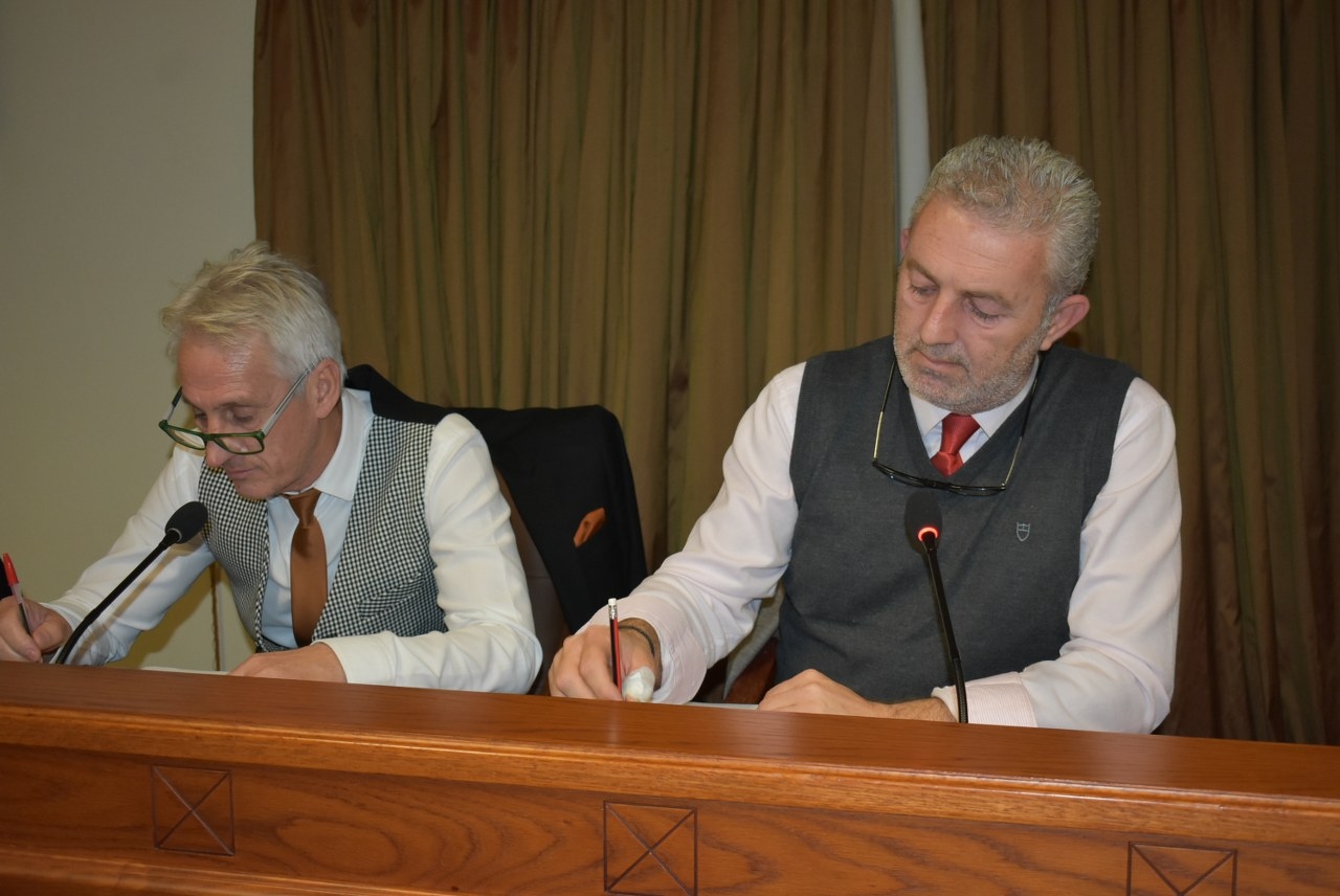 ΜΕ ΥΠΟΓΡΑΦΗ ΜΠΟΥΤΟΥ ΚΑΙ ΠΡΟΕΔΡΟ ΤΟΝ...ΜΑΤΑΘΑΙΟ ΣΑΒΒΙΔΗ : Με ΧΑΣΑΝ ΟΓΛΟΥ ...