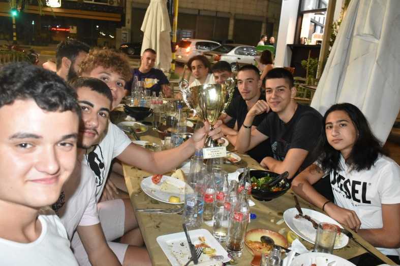 ΟΙ ΕΦΗΒΟΙ ΠΡΩΤΑΘΛΗΤΕΣ ΤΟΥ ΛΕΥΚΙΠΟΥ ΞΑΝΘΗΣ ΓΙΟΡΤΑΣΑΝ ΜΕ ΤΟ ΚΥΠΕΛΛΟ ...