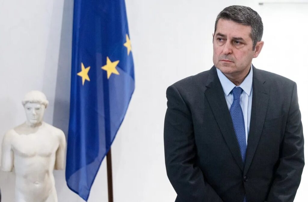 ΠΟΛΙΤΙΚΑ ΠΑΡΑΣΚΗΝΙΑ. Ποιος βουλευτής της περιοχή μας είναι ο πλέον ...